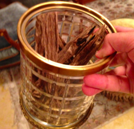 How to Burn Oud Wood | The Fragrant Man
